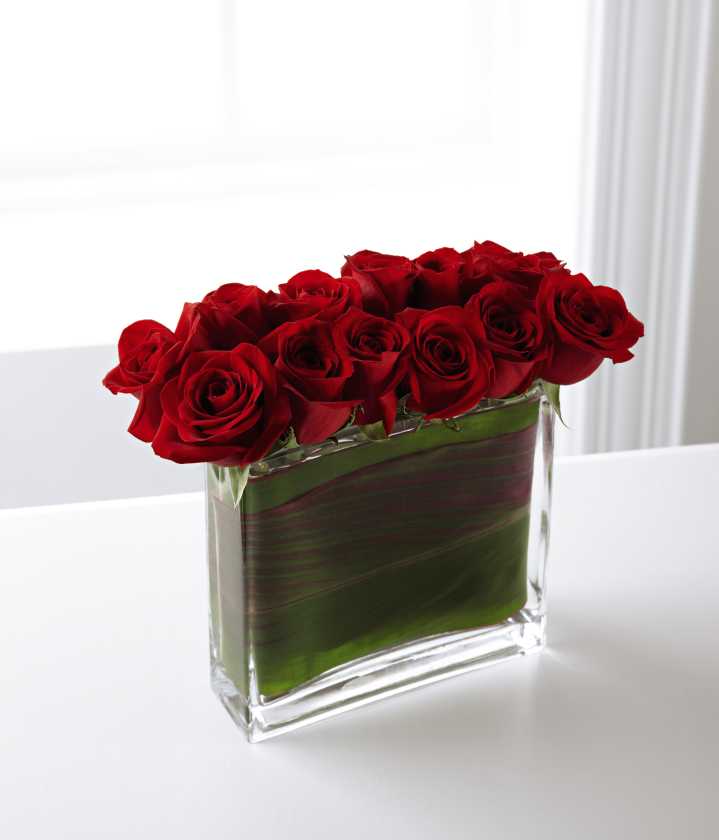 Classic 2 dozen boxed roses – Ladybug Florist